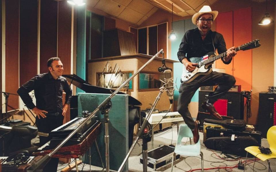 eTown Live Radio Taping: Langhorne Slim and Greyhounds | The Momentary